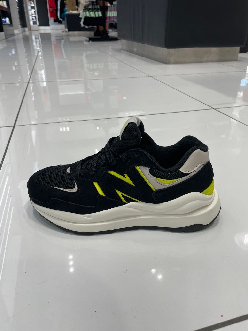 뉴발란스 57/40 블랙/화이트 멀티 여성 스니커즈 | 상품 상세 | 크로켓