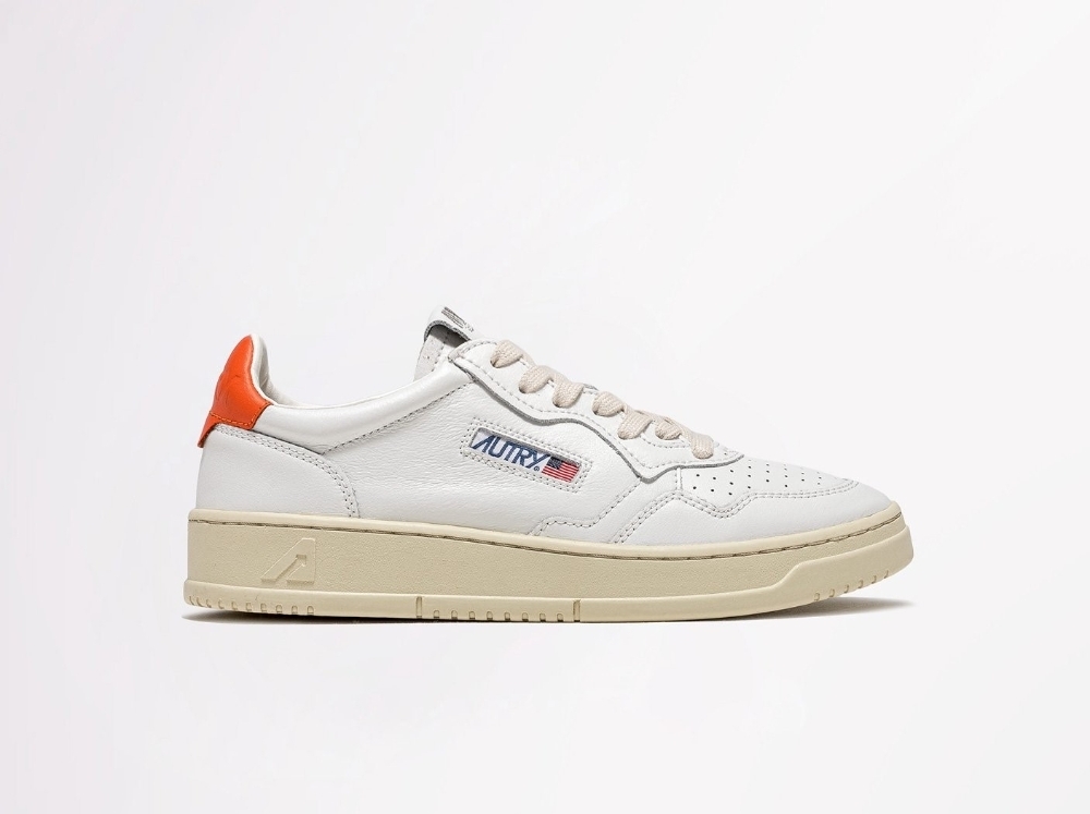 오트리 메달리스트 로우 스니커즈 인 레더 화이트 오렌지 AULM-LL24 | 상품 상세 | 크로켓