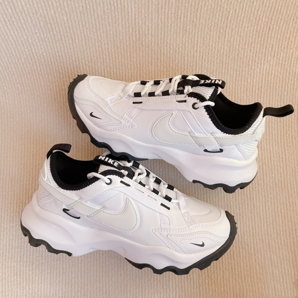 나이키 TC7900 LX 쿠키앤크림 화이트 블랙 우먼스 DR7851-100 | 상품 상세 | 크로켓