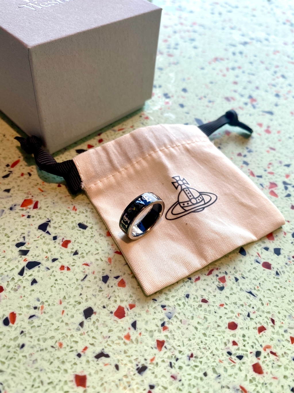 비비안웨스트우드 콘뒷 스트리트 반지 CONDUIT STREET RING