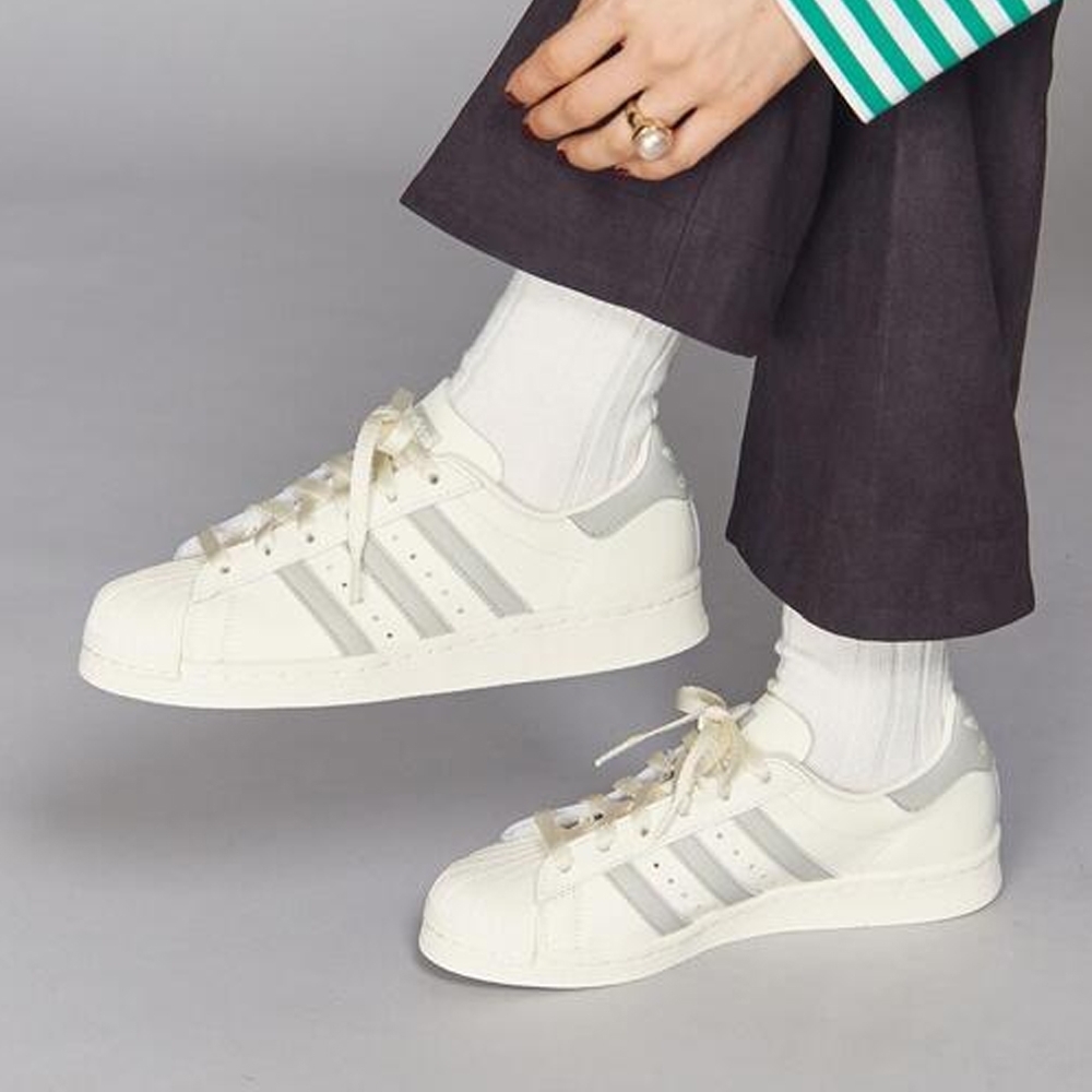 아디다스 슈퍼스타 82 오프 화이트 메탈그레이 GZ4837 | 상품 상세 | 크로켓