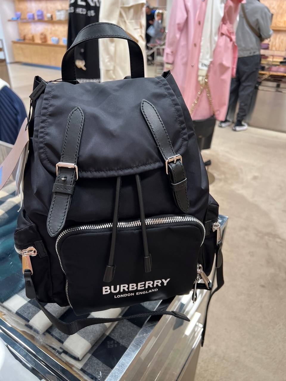 버버리 미디엄 나일론 럭색 80212611 ﻿블랙 | 상품 상세 | 크로켓